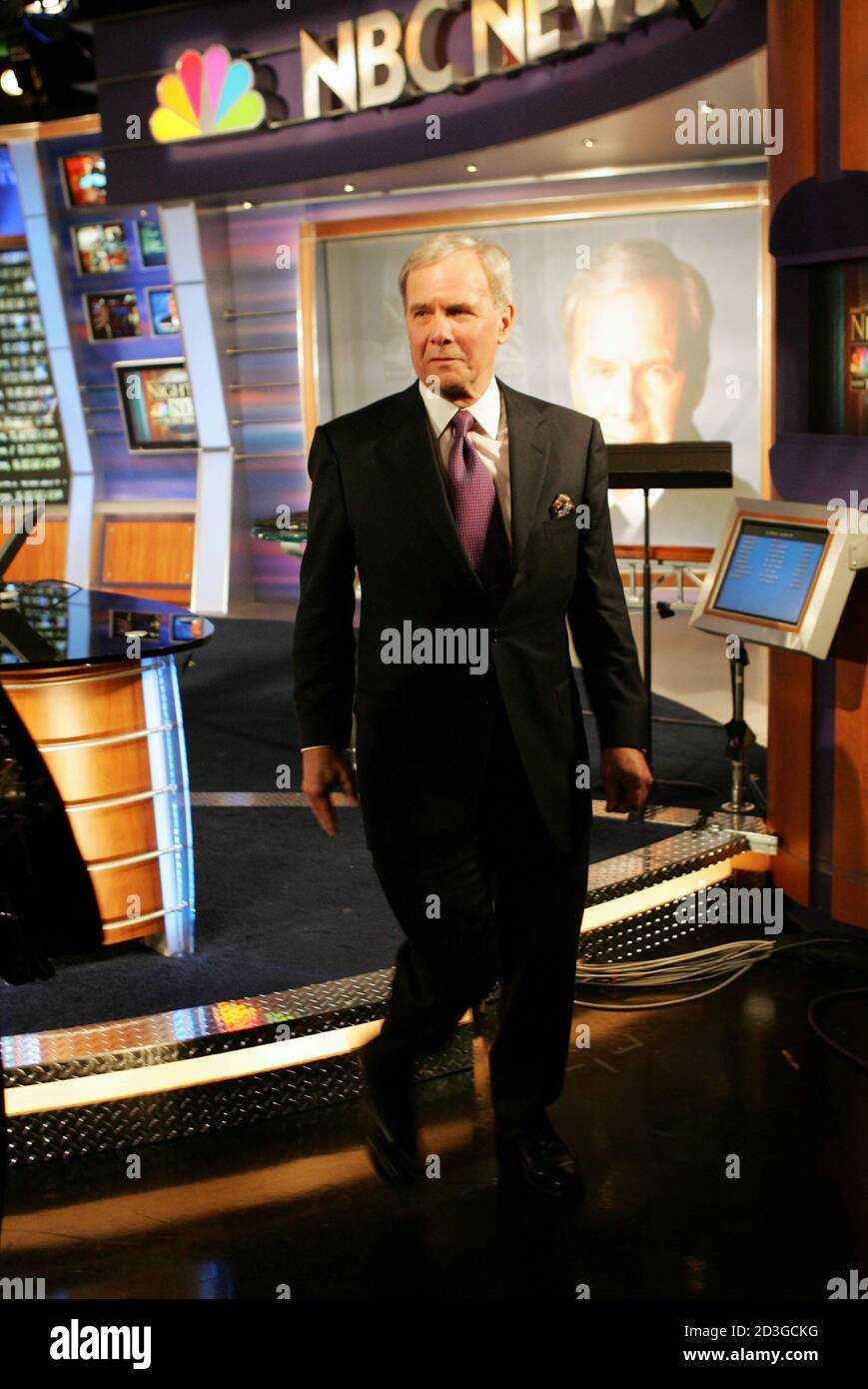 Brian williams, nbc nightly news hi-res stock photography and images ...