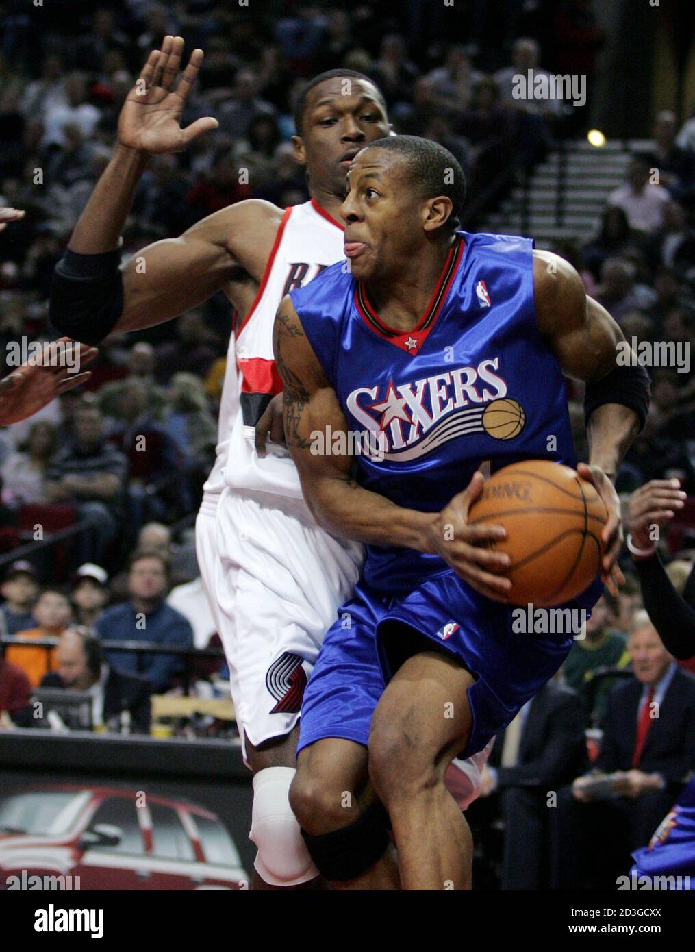 Portland trail blazers theo ratliff hi-res stock photography and images ...