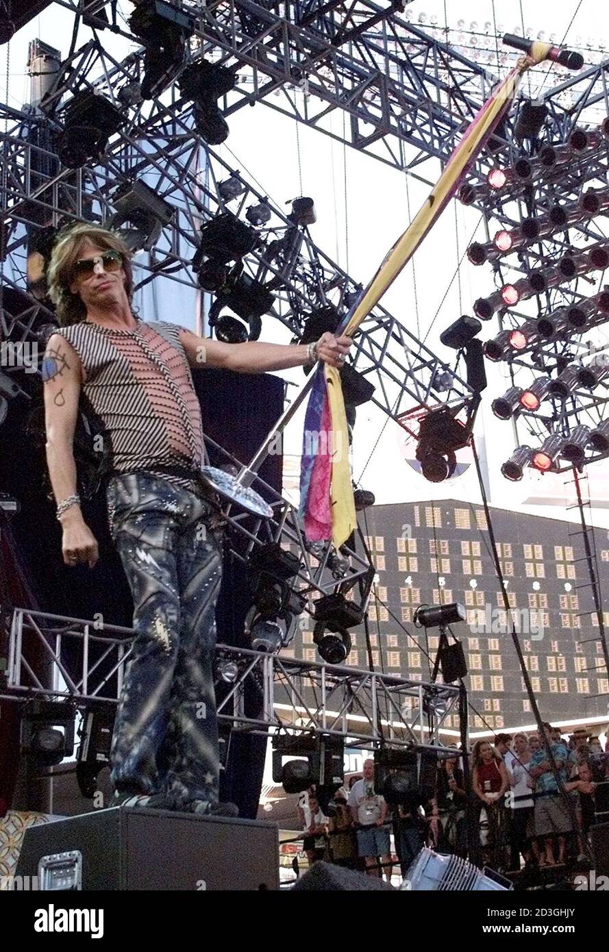Steven tyler lead singer aerosmith hi-res stock photography and images ...