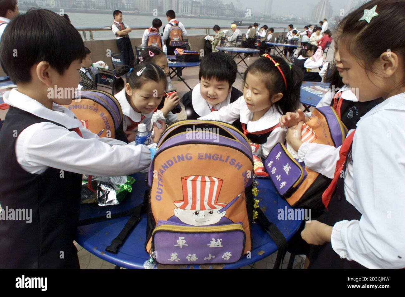 Chinese students learn english hi-res stock photography and images - Alamy