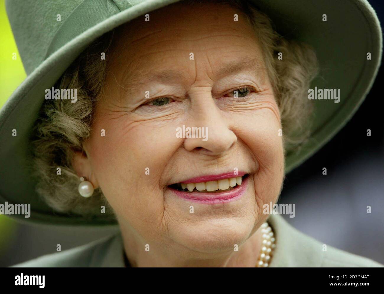 Queen elizabeth ii smiles during hi-res stock photography and images ...