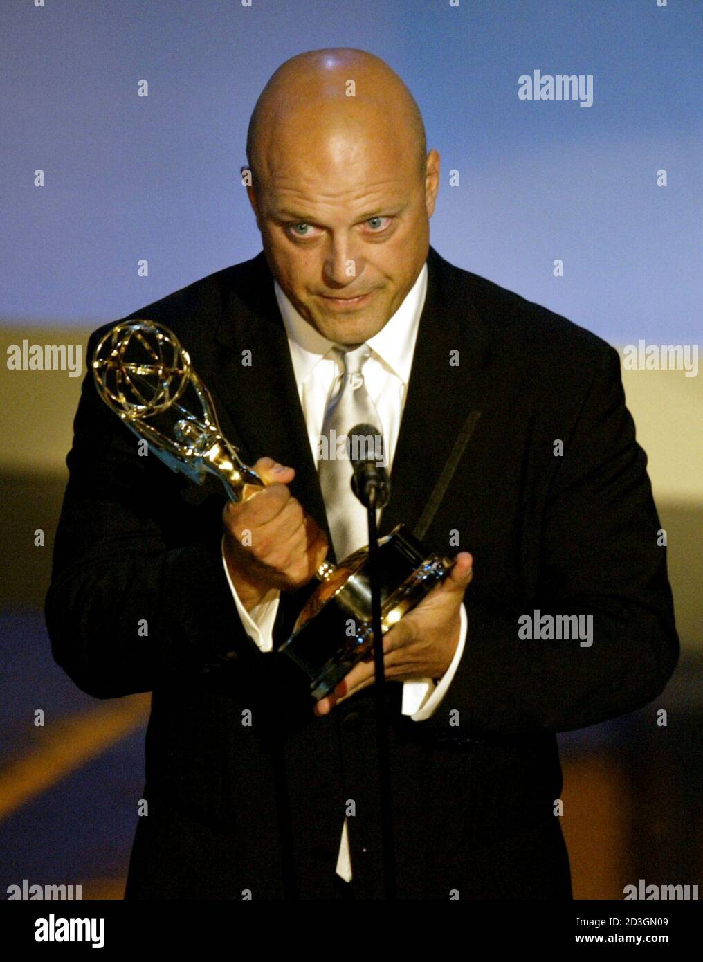 Michael chiklis the shield hi-res stock photography and images - Alamy
