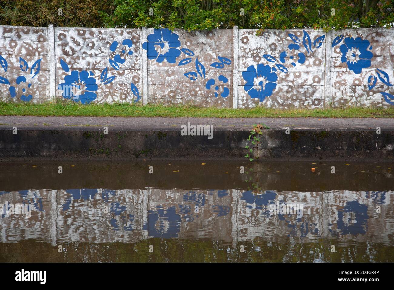 Pottery designs on the concrete walls of the canal. Middleport Pottery ...