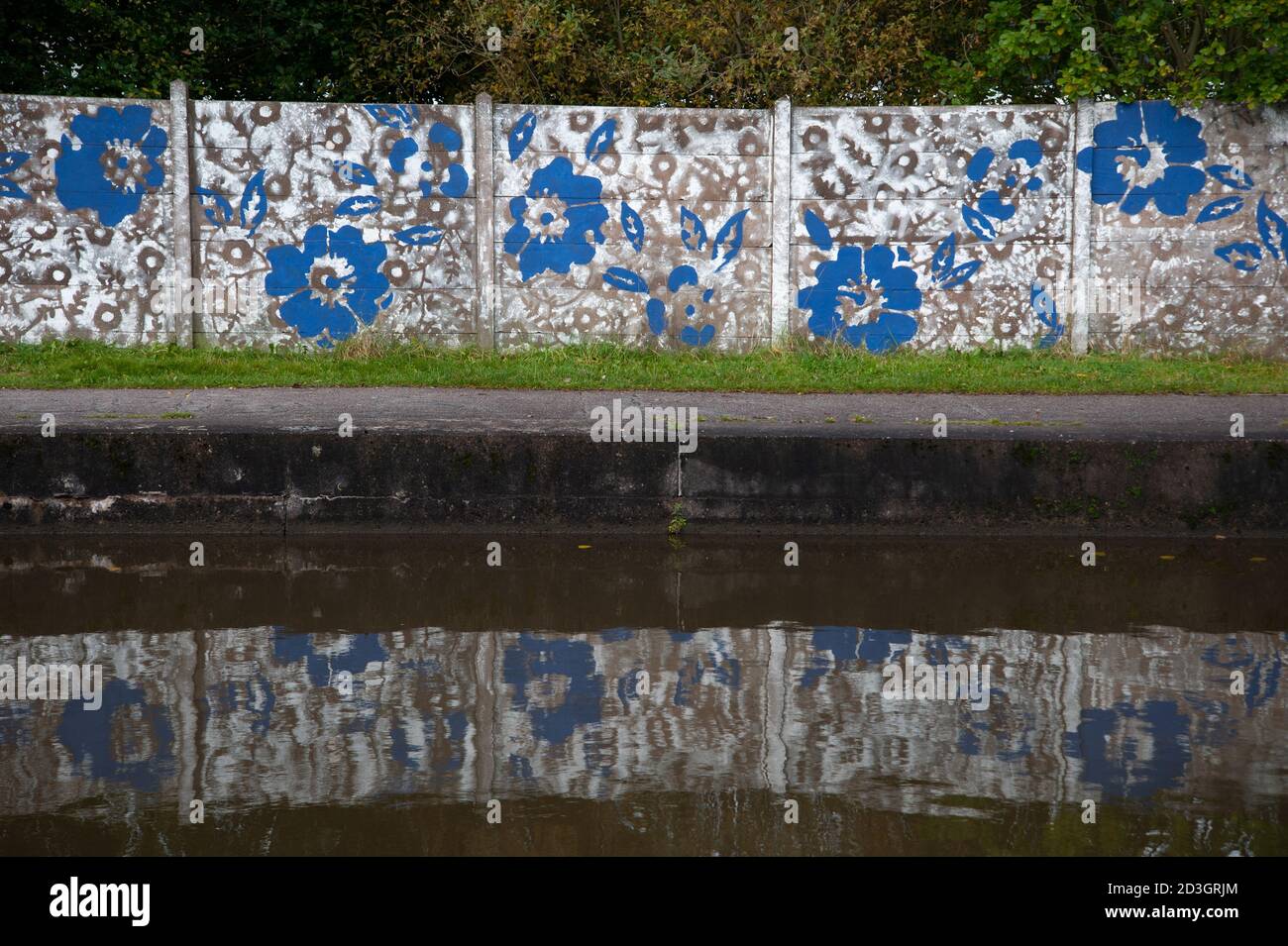 Pottery designs on the concrete walls of the canal. Middleport Pottery ...