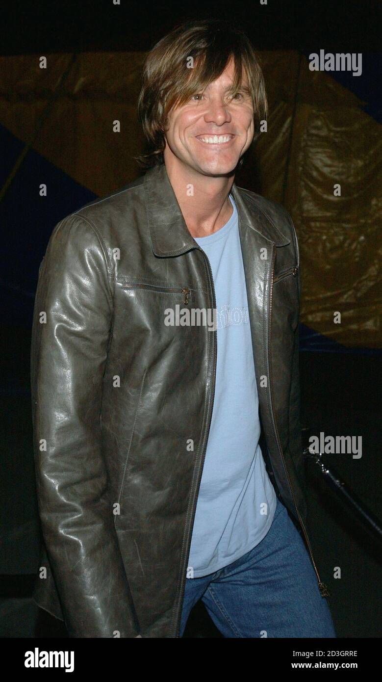 Varekai cirque du soleil premiere hi-res stock photography and images ...