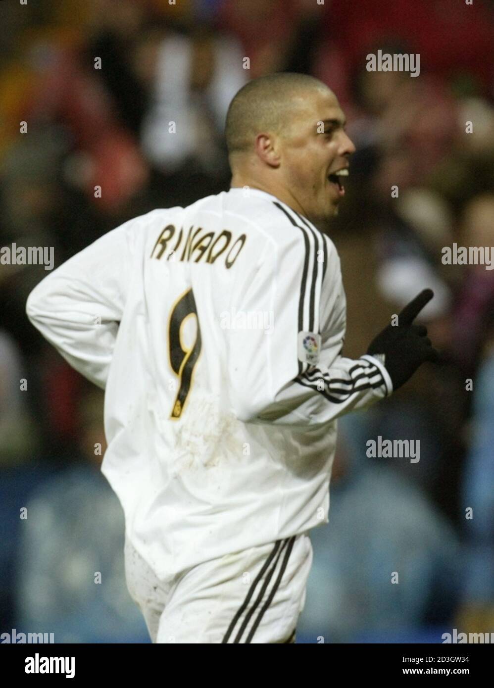 Ronaldo real madrid 2004 hi-res stock photography and images - Alamy