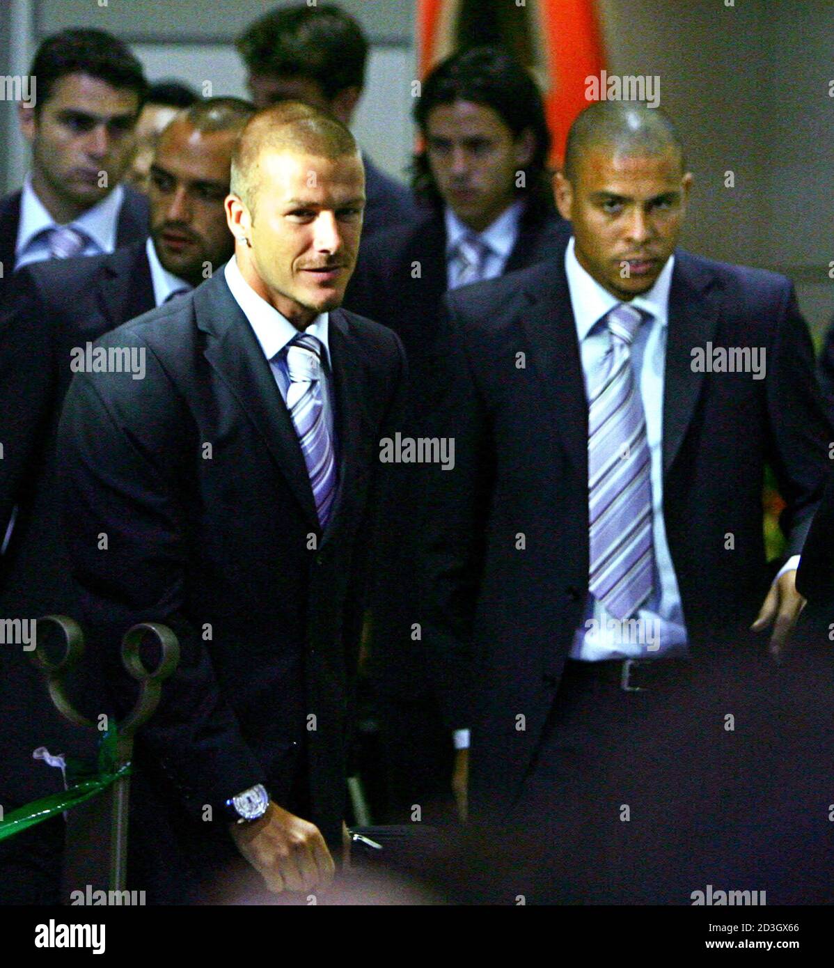 David beckham ronaldo real madrid hi-res stock photography and images ...