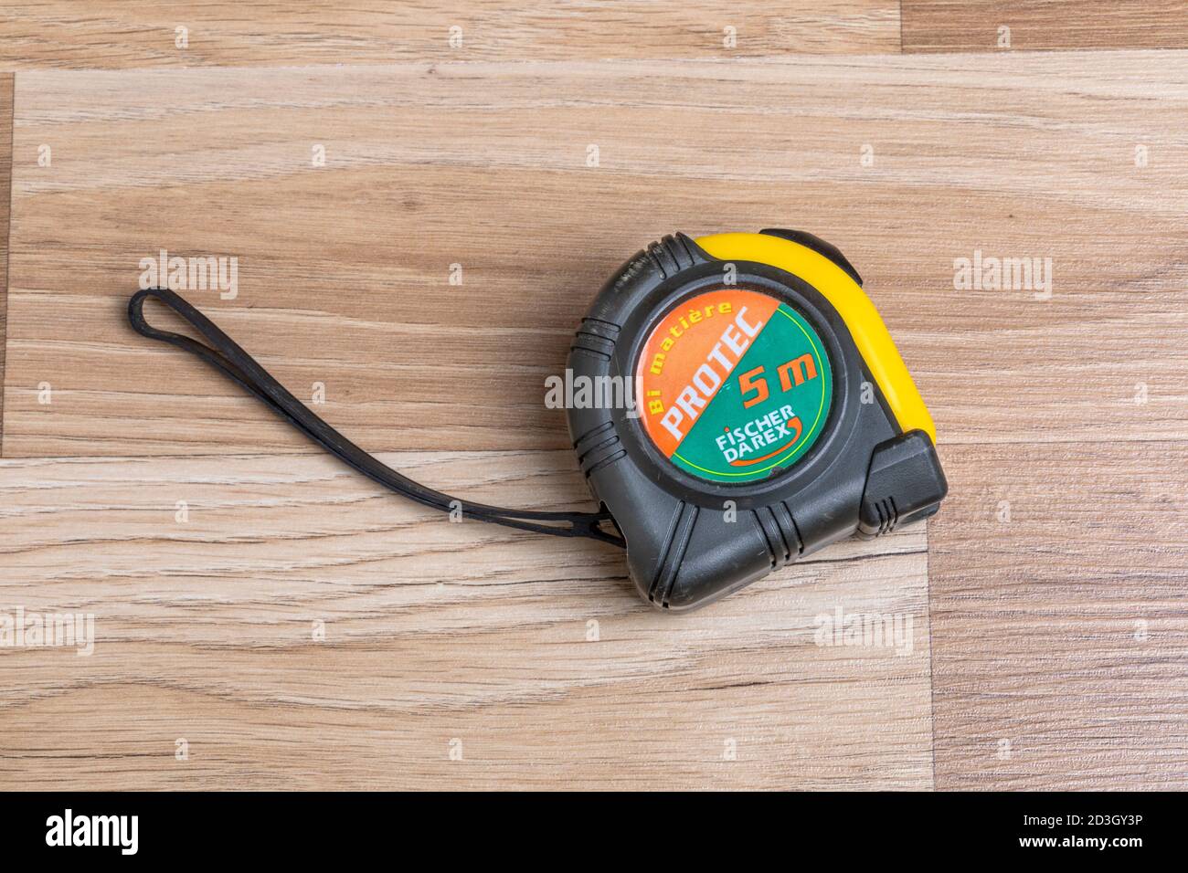 A 5 metre tape measure Stock Photo - Alamy