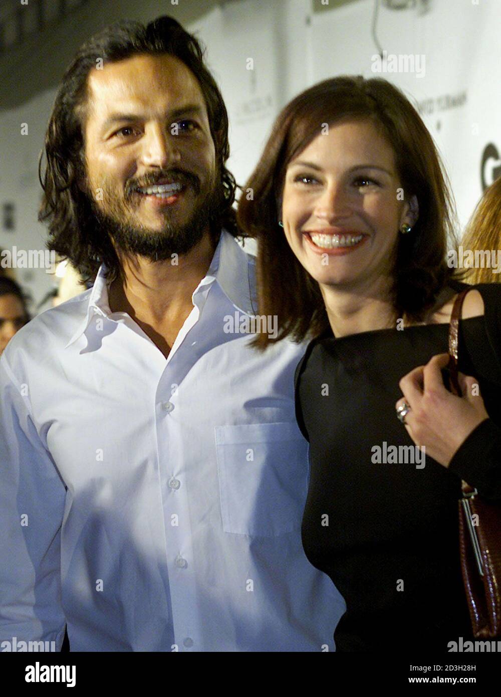 Julia Roberts And Benjamin Bratt High Resolution Stock Photography and ...