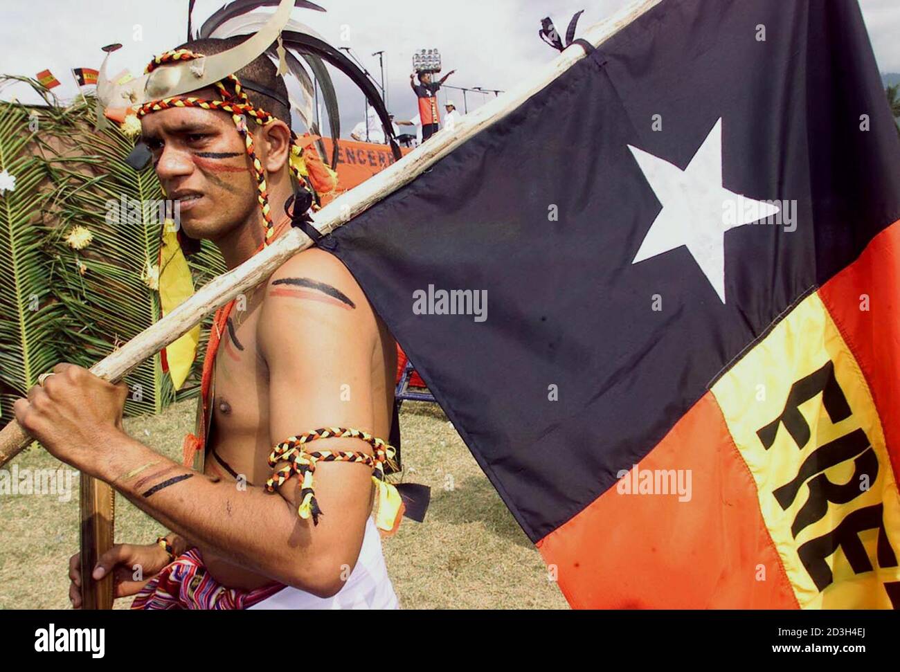 Traditional clothes timor hi-res stock photography and images - Alamy