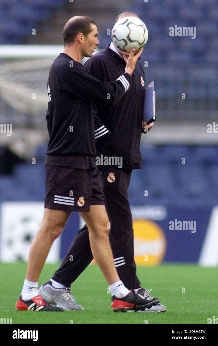 Real madrid doctor hi-res stock photography and images - Alamy