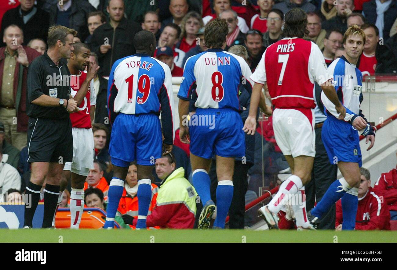 Captain armband premier league hi-res stock photography and images - Alamy