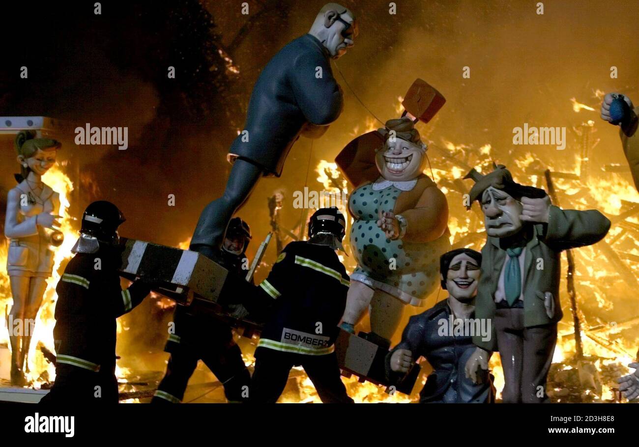 Giant festival puppets spain hi-res stock photography and images - Alamy