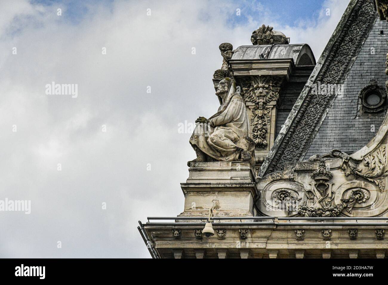 Sculptures on a wall of the Louvre museum Paris Stock Photo - Alamy
