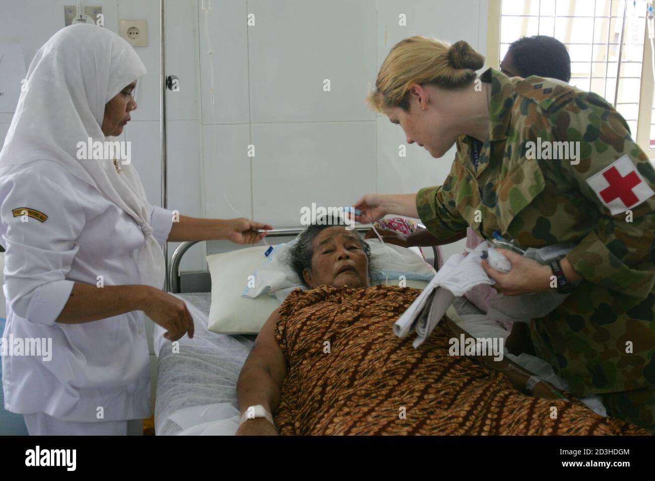 Medical worker tsunami hi-res stock photography and images - Alamy