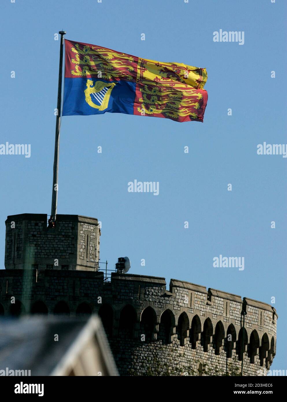 Windsor castle tower flags hi-res stock photography and images - Alamy