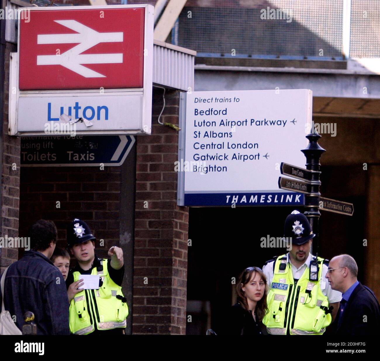 Luton police station hi-res stock photography and images - Alamy