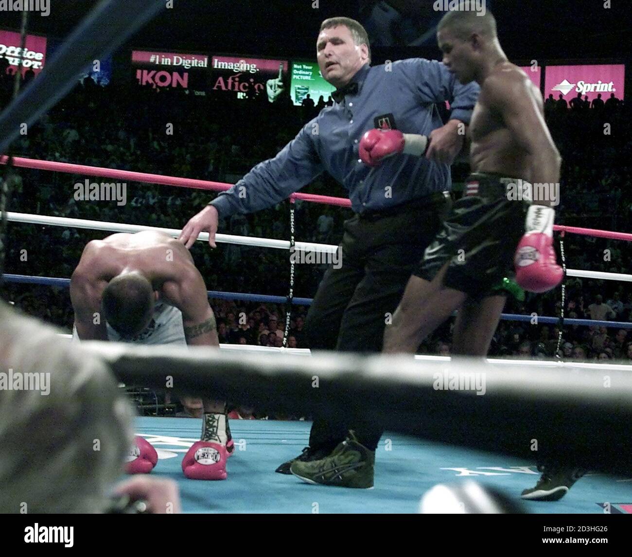 Knockdown center hi-res stock photography and images - Alamy