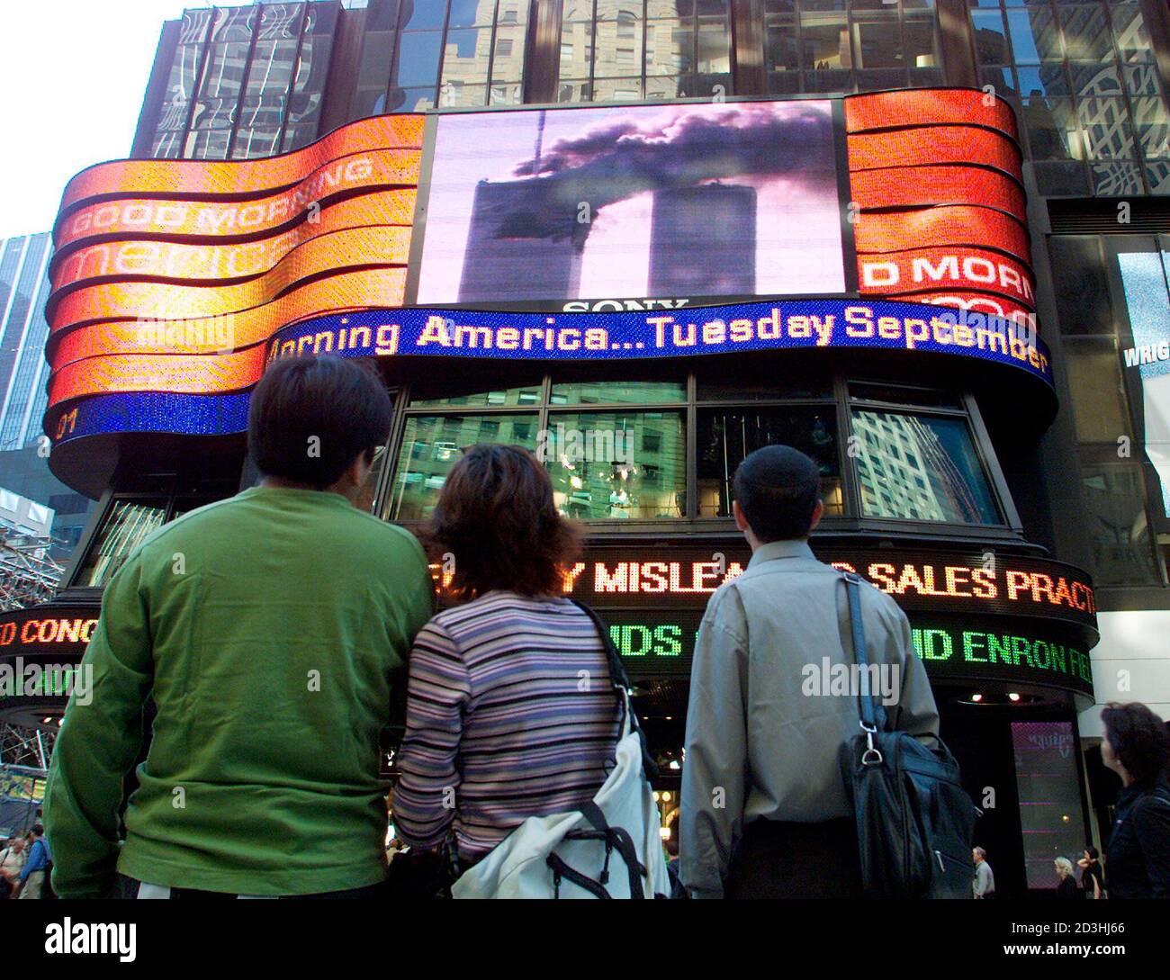 Commercial on television screen hi-res stock photography and images - Alamy