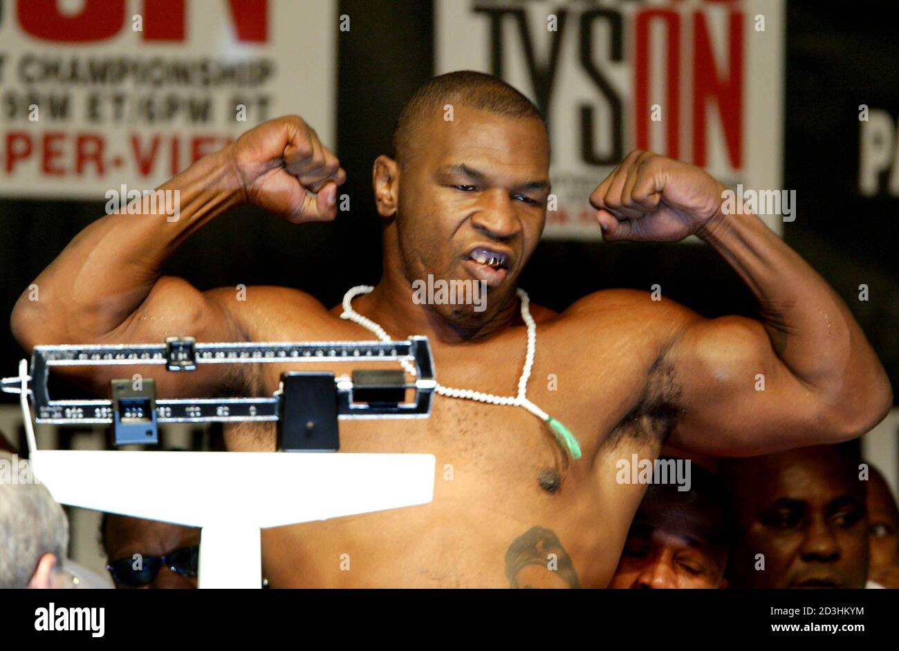 Flexes biceps hi-res stock photography and images - Alamy