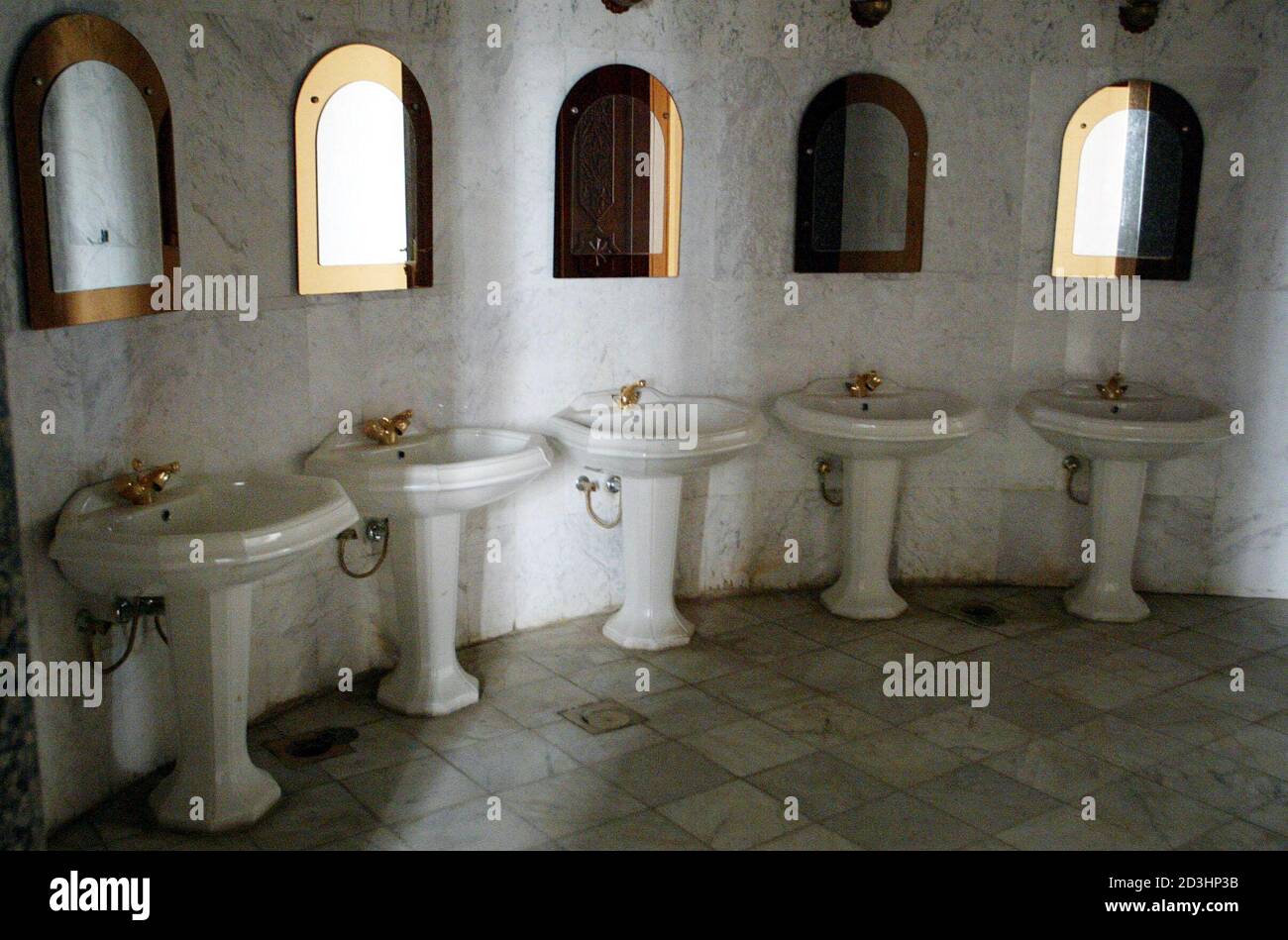 Saddam hussein palace basra hi-res stock photography and images - Alamy
