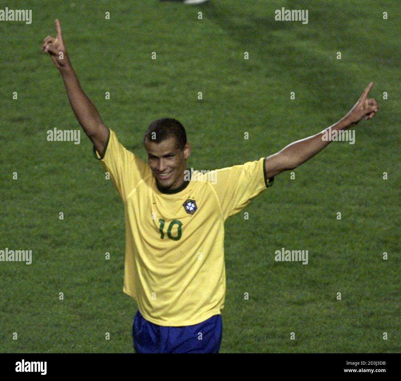 World cup 2002 brazilian celebrates hi-res stock photography and images ...