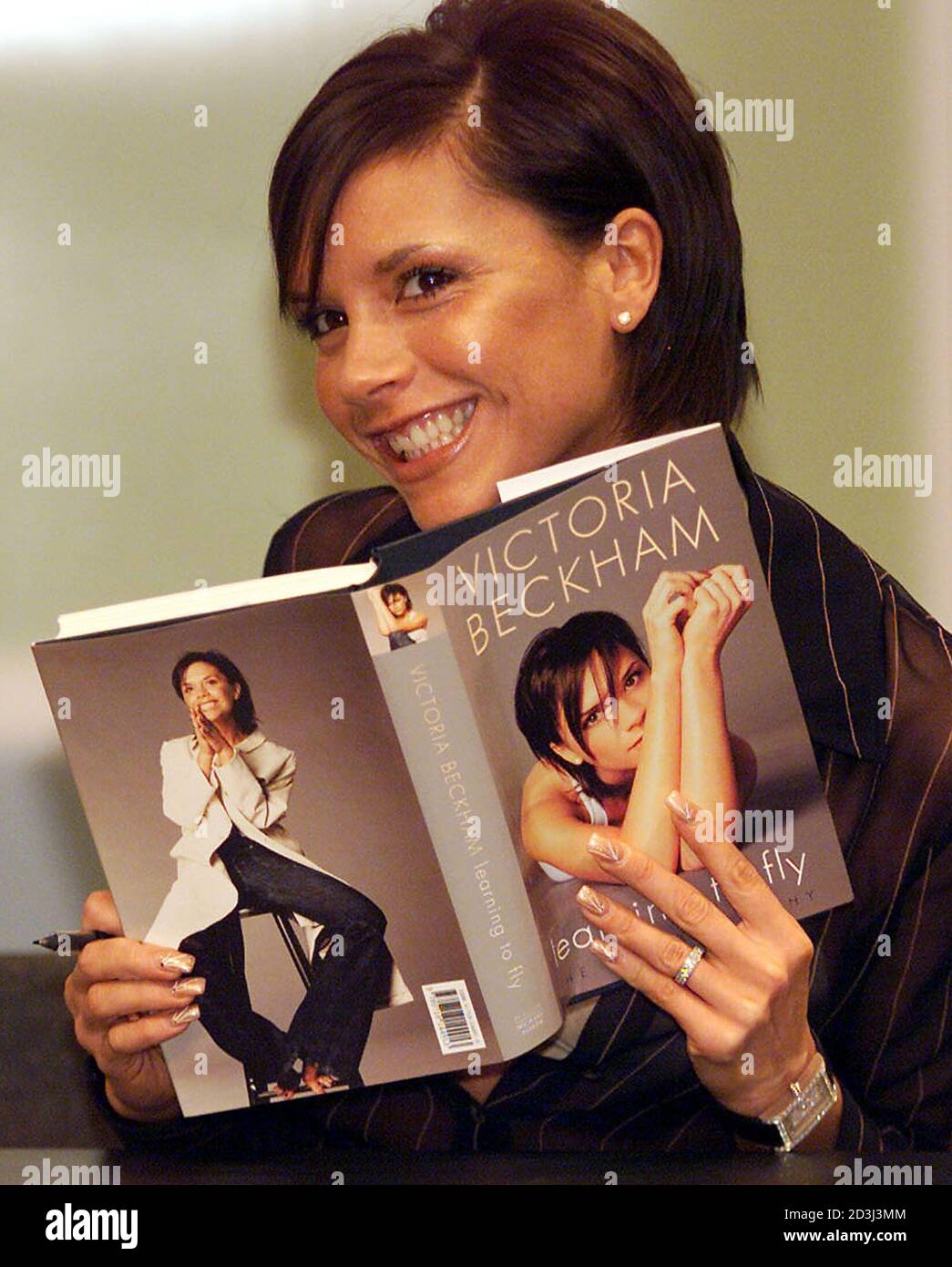 Victoria beckham 2001 hi-res stock photography and images - Alamy
