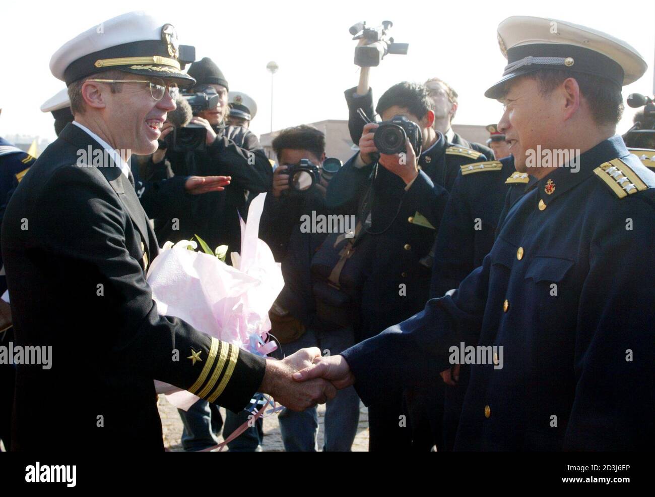 Uss paul f foster hi-res stock photography and images - Alamy