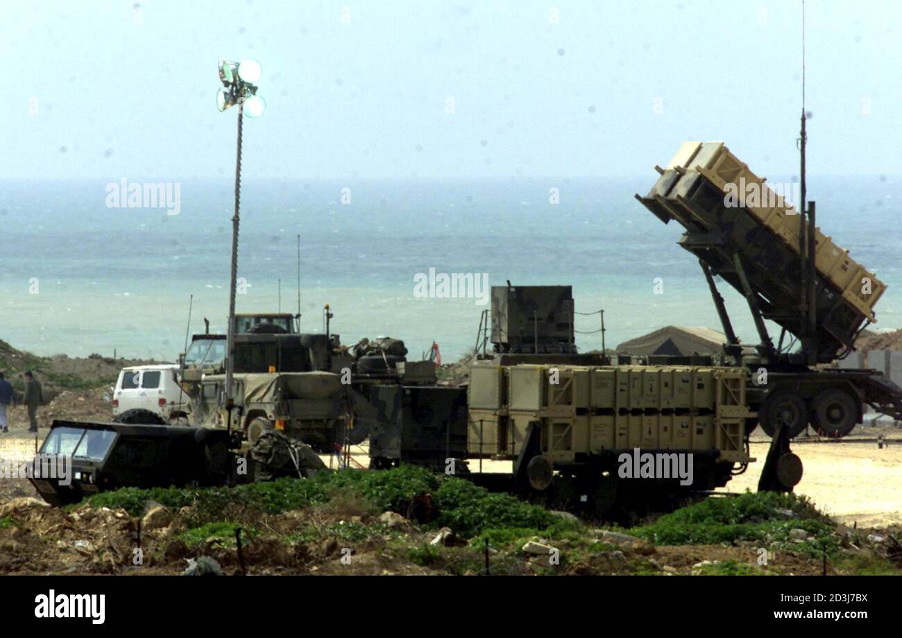 American patriot soldiers from behind hi-res stock photography and ...