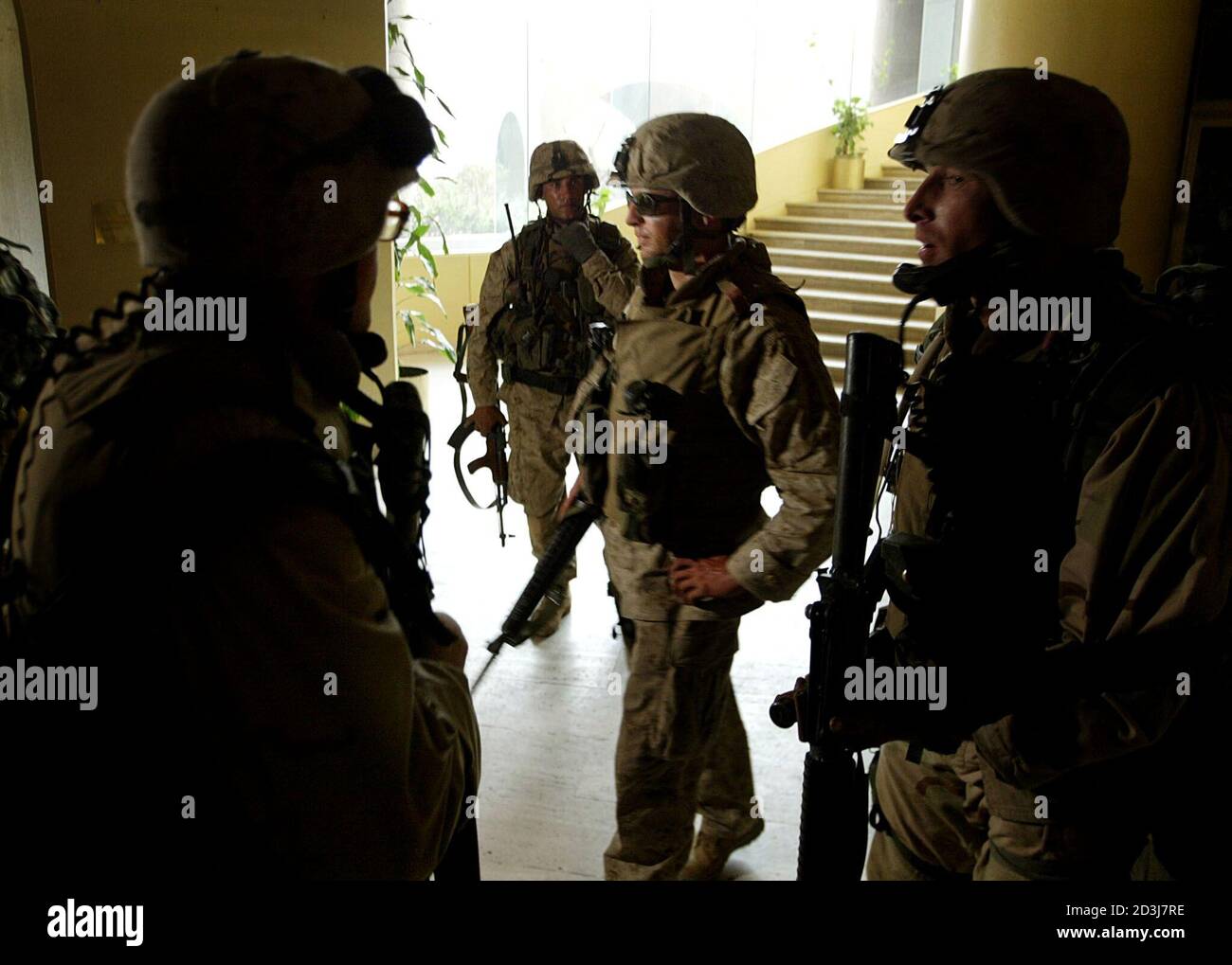 Us soldiers iraq 2003 hi-res stock photography and images - Alamy