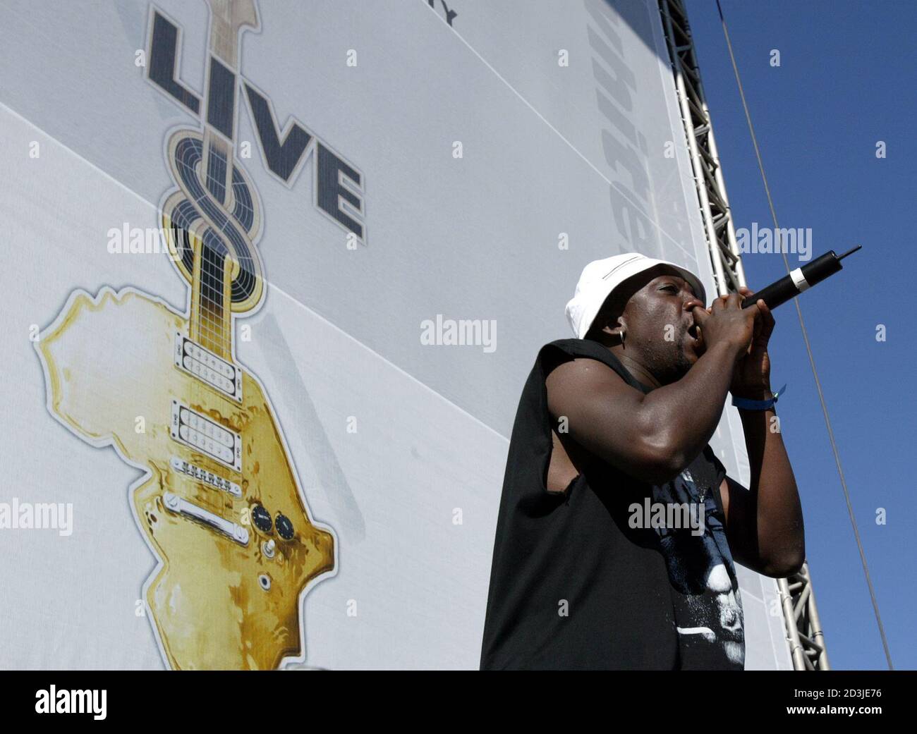South african musician zola hi-res stock photography and images - Alamy