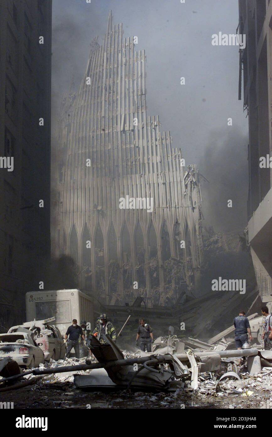 Twin towers attack flames hi-res stock photography and images - Alamy