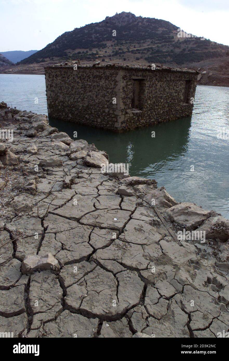 Artificial lake mornos hi-res stock photography and images - Alamy