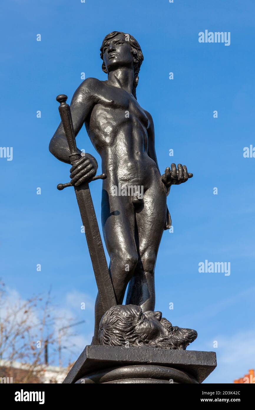 David goliath statue hi-res stock photography and images - Alamy