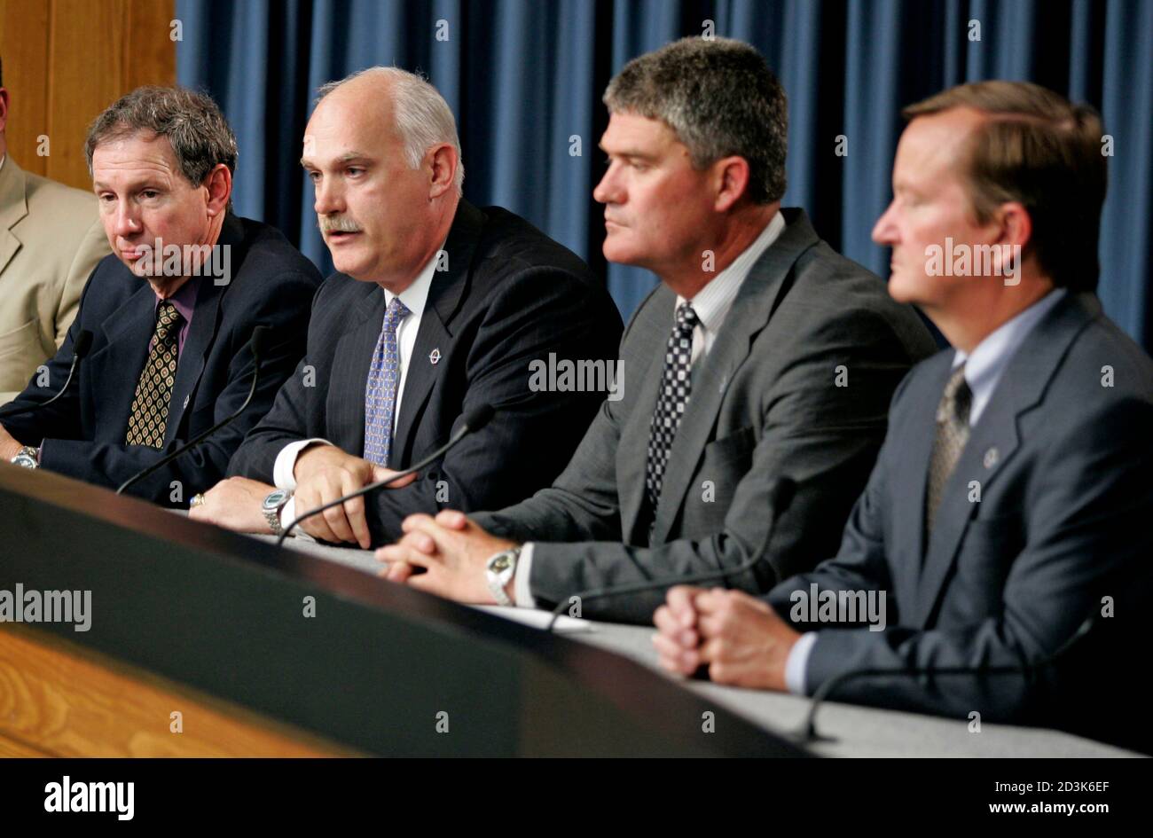 Space shuttle program the space shuttle discovery hi-res stock ...
