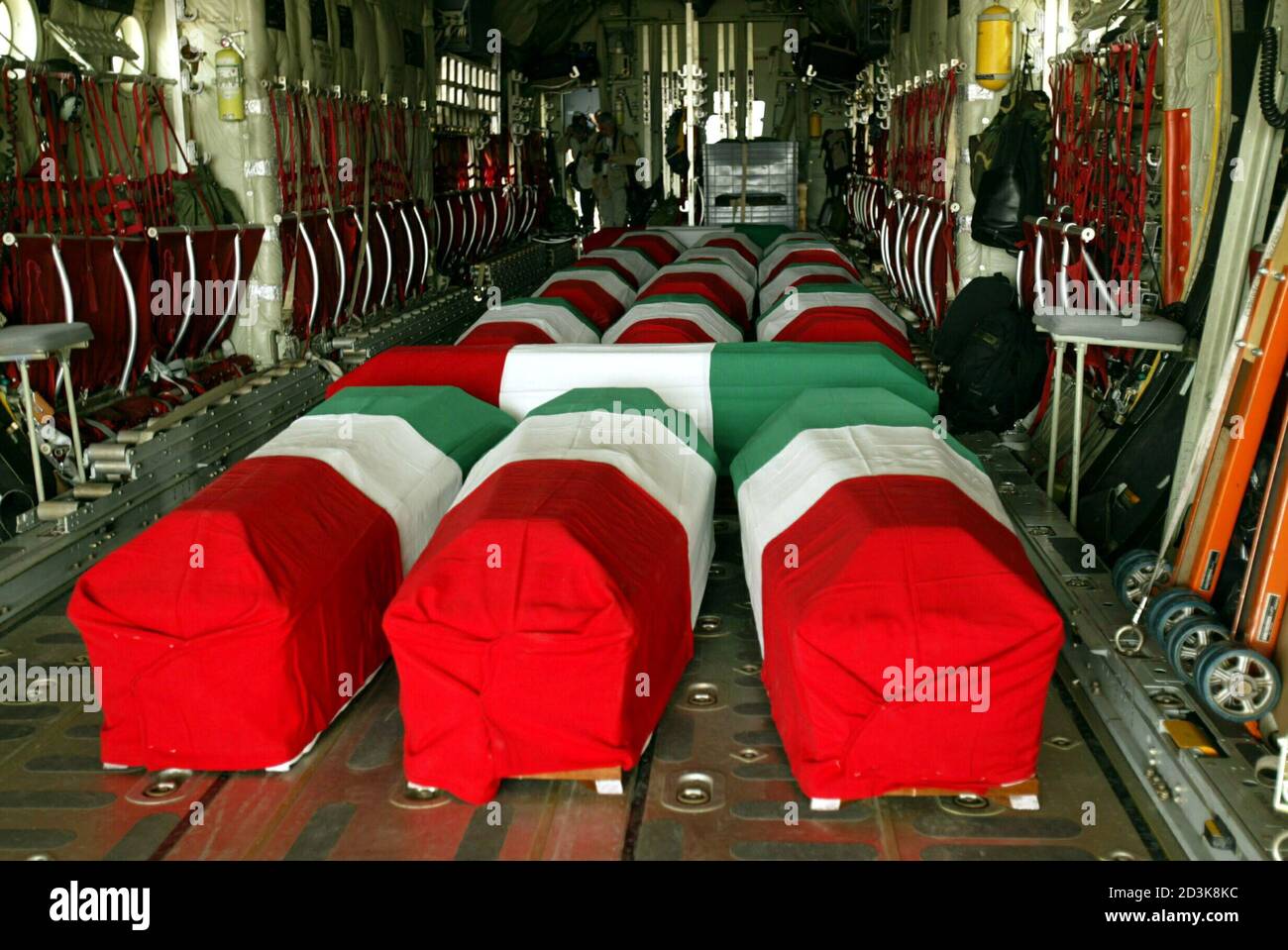 Military coffins plane hi-res stock photography and images - Alamy