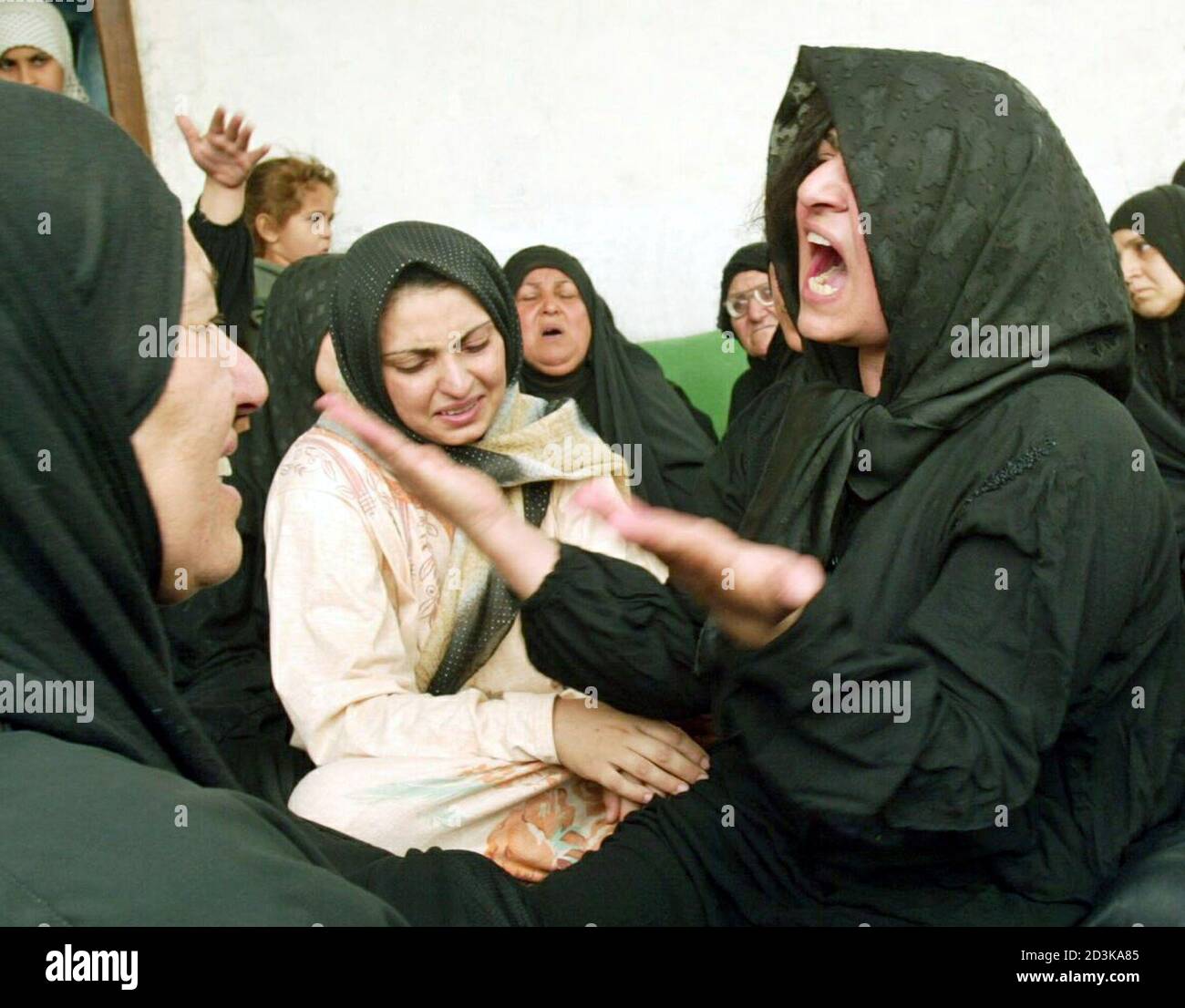 Iraq war basra family hi-res stock photography and images - Alamy