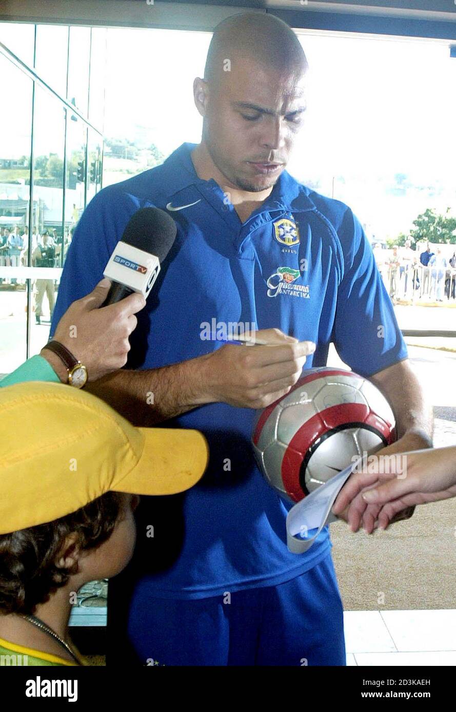 Ronaldo nazario 2006 hi-res stock photography and images - Alamy