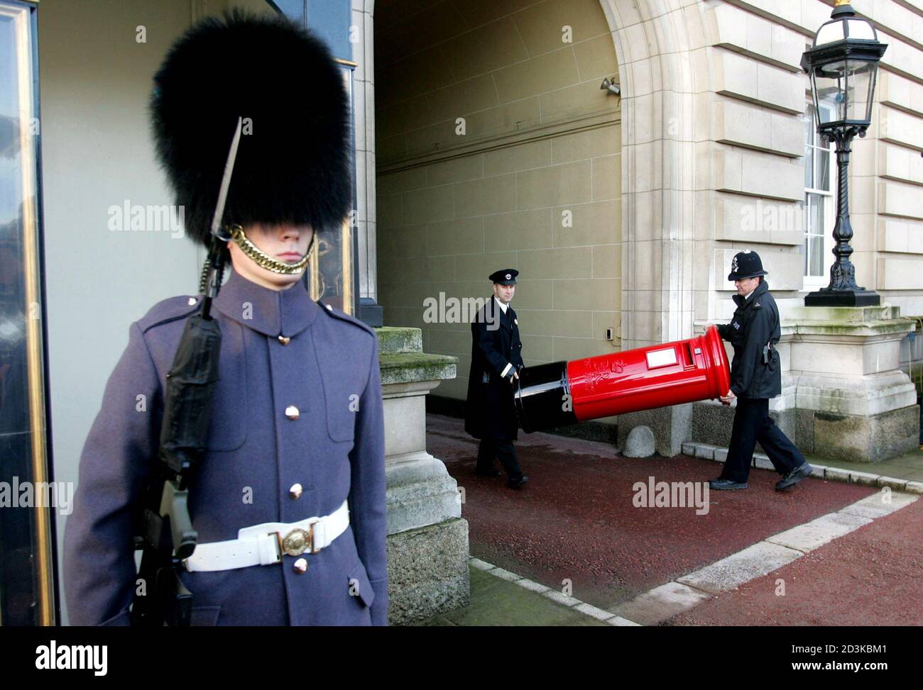 Queen Red Box Buckingham Palace High Resolution Stock Photography and ...