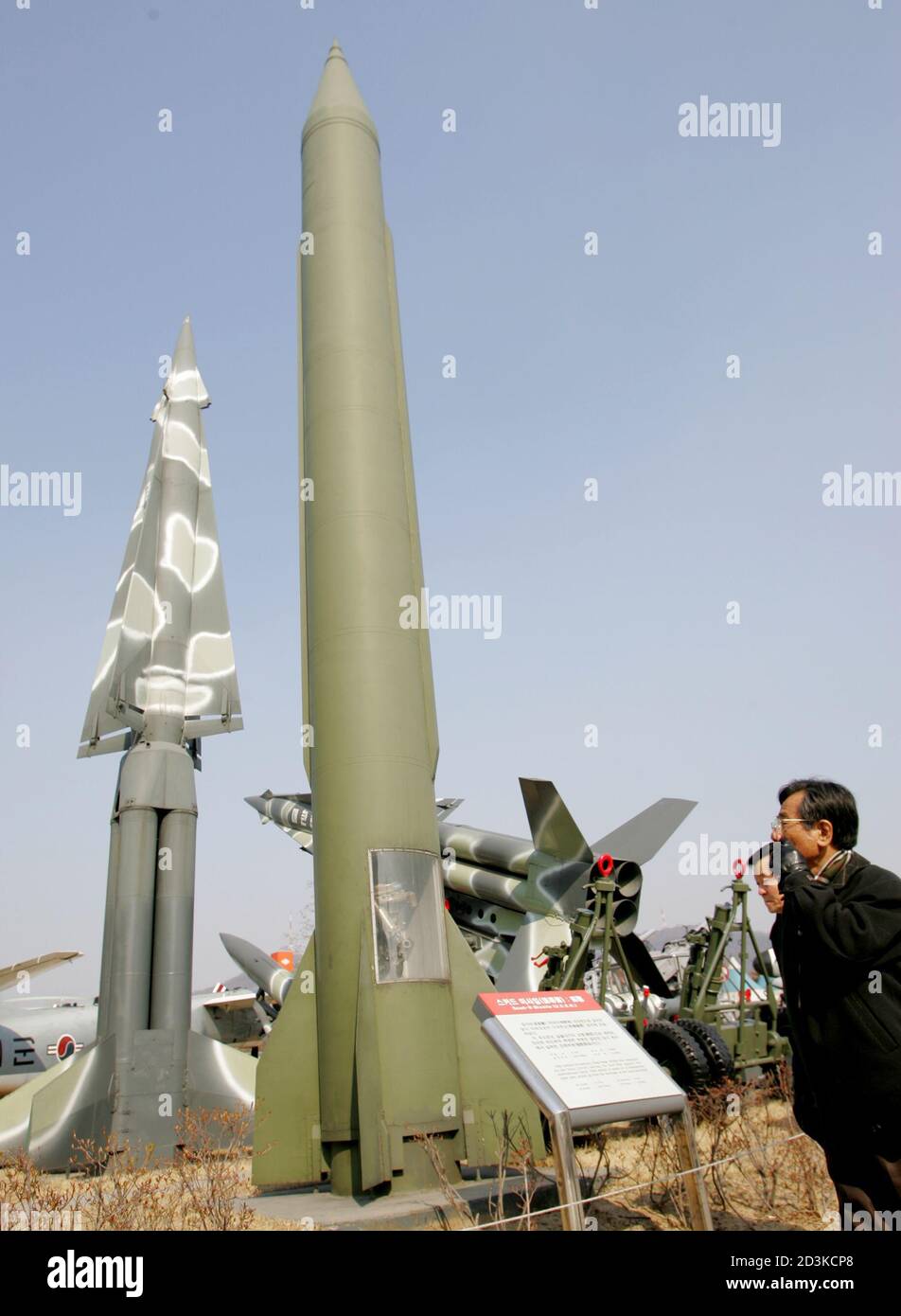 Missile loading hi-res stock photography and images - Alamy
