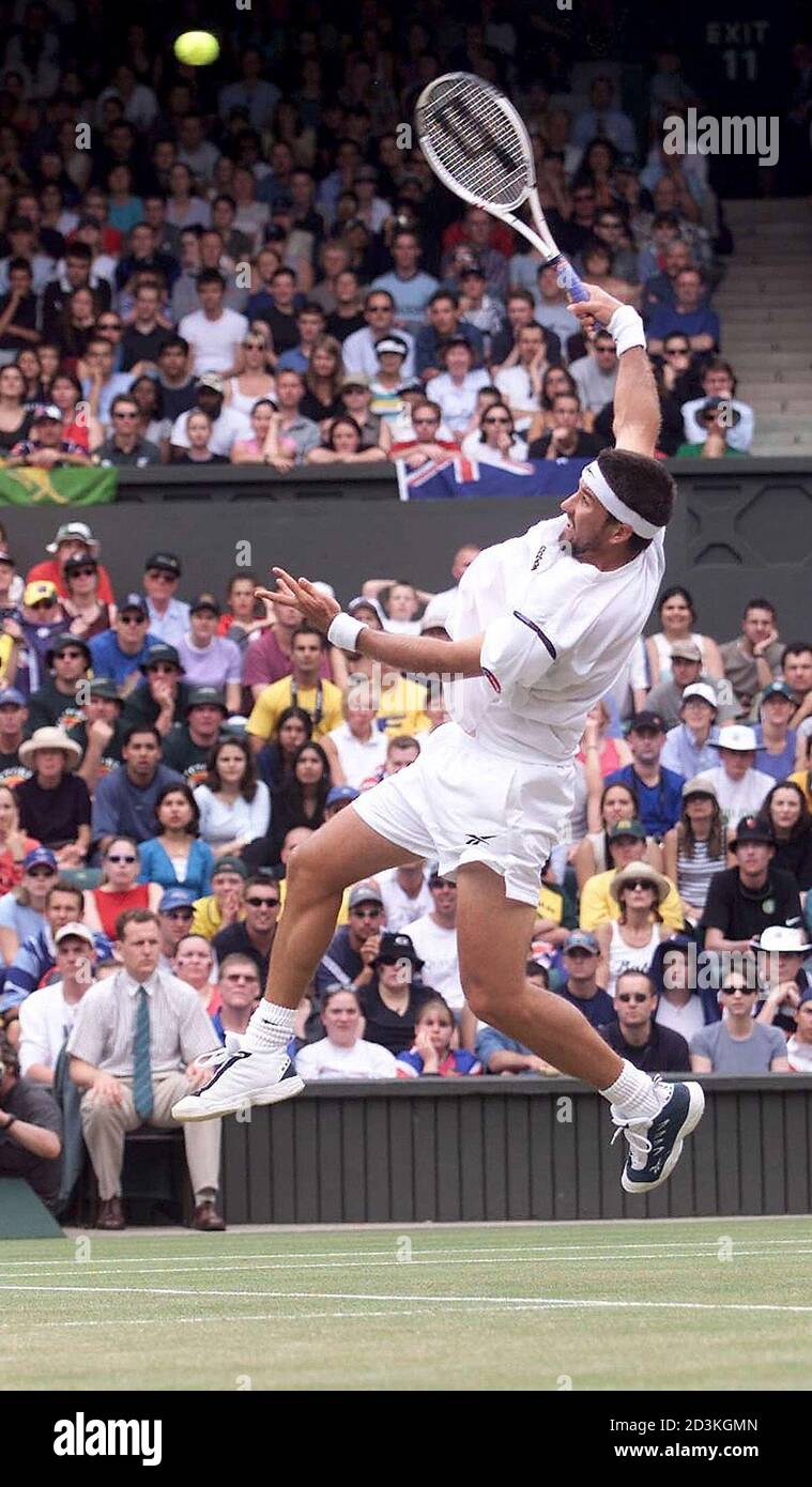 Goran ivanisevic 2001 wimbledon hi-res stock photography and images - Alamy