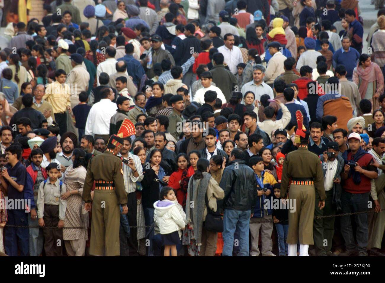 Huge pakistani flag hi-res stock photography and images - Alamy