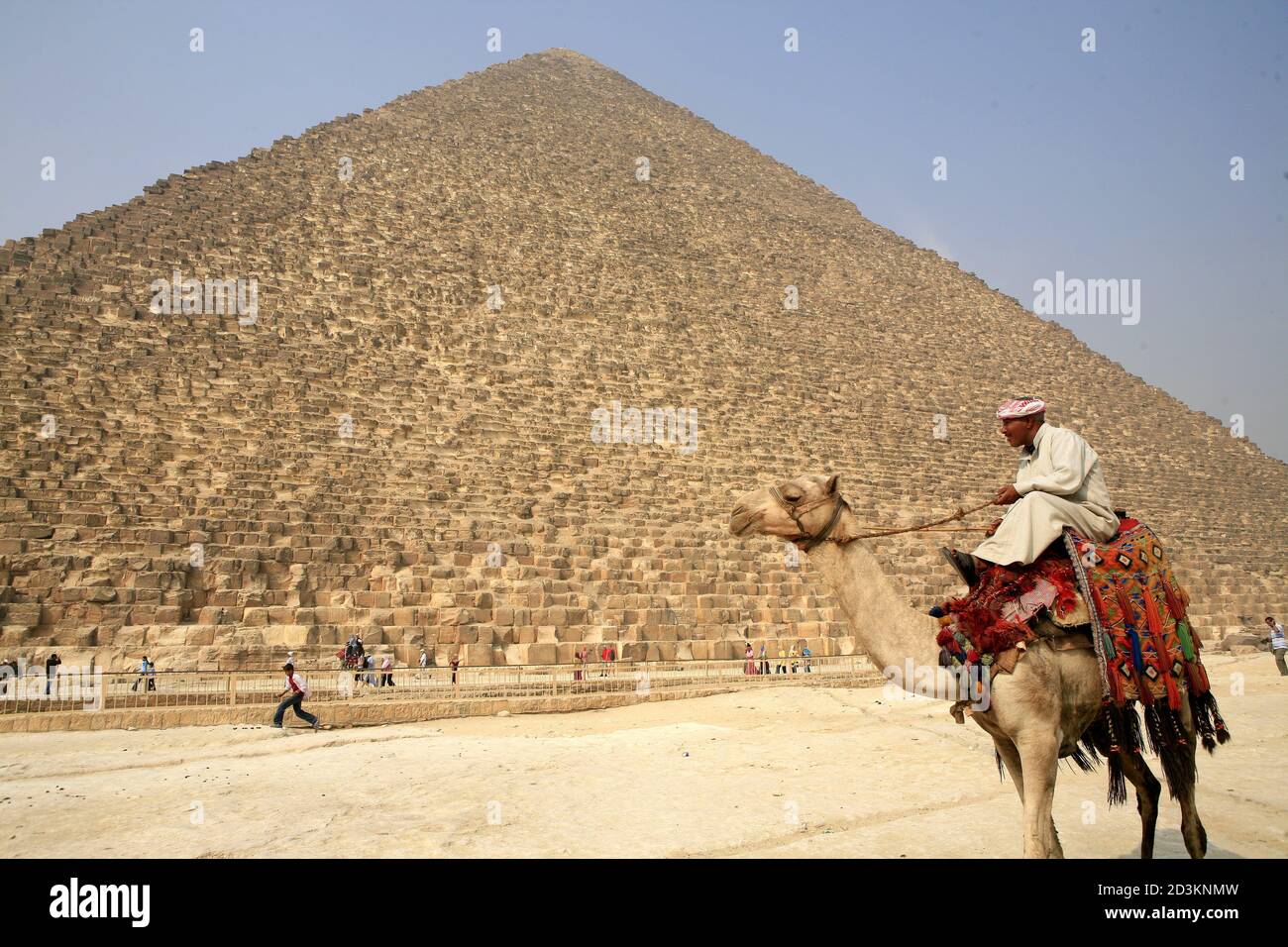 Man sitting on a pyramid hi-res stock photography and images - Alamy