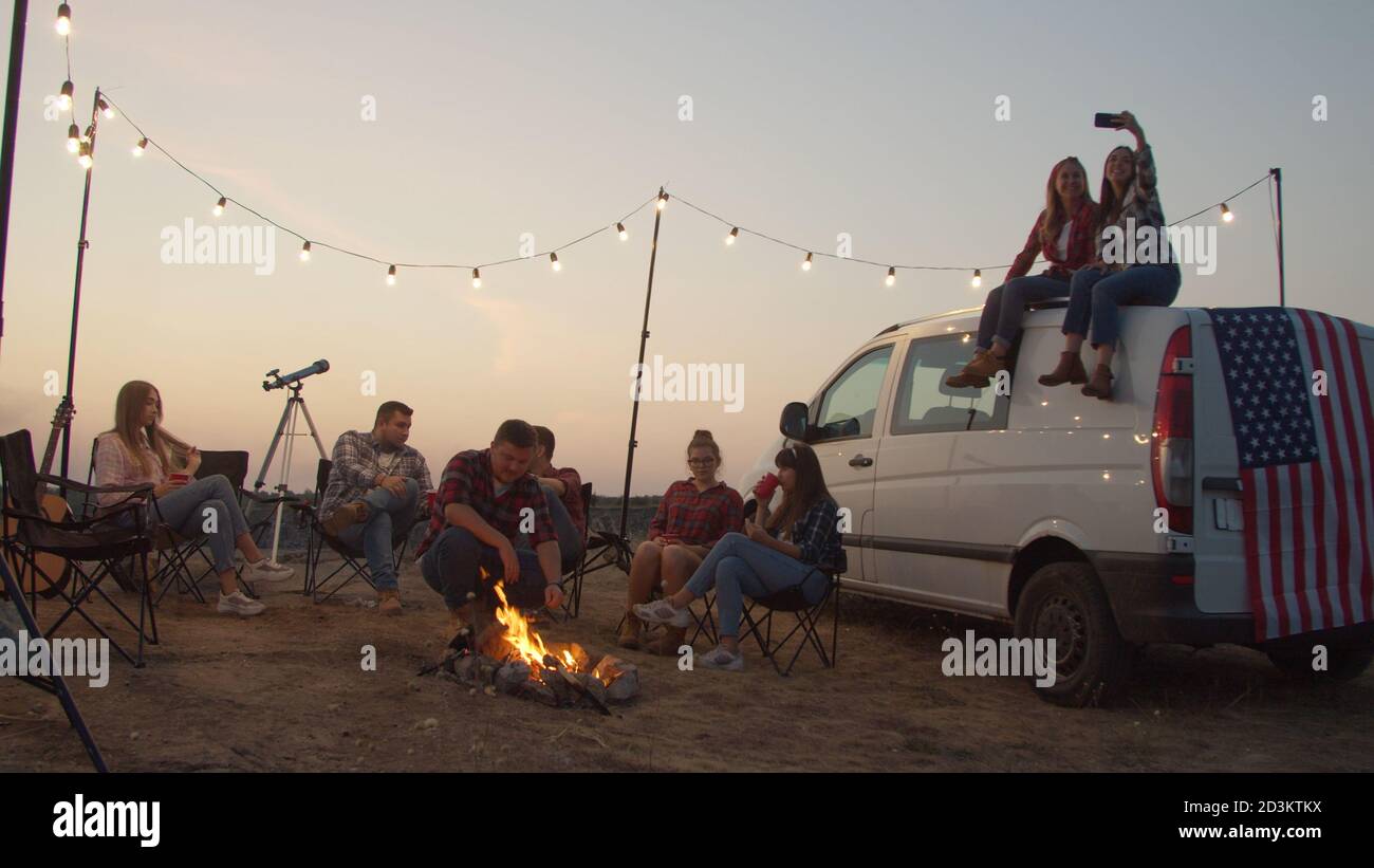 Young people chilling around hi-res stock photography and images - Alamy