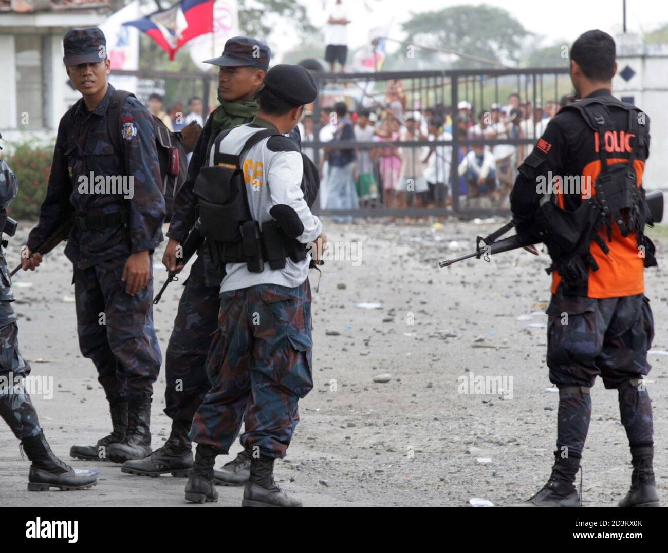 Members special action force philippine hi-res stock photography and ...