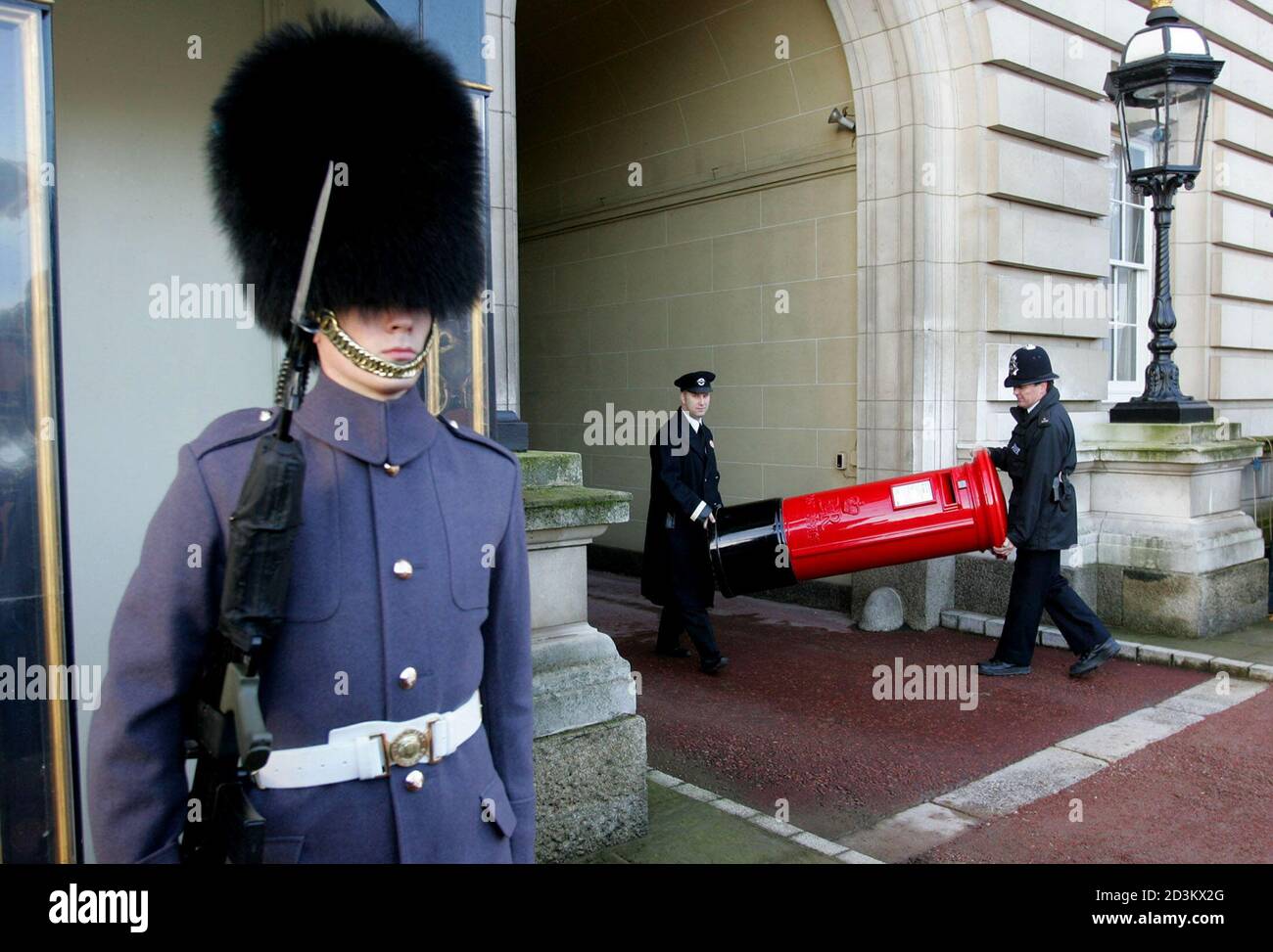Queen Red Box Buckingham Palace High Resolution Stock Photography and ...