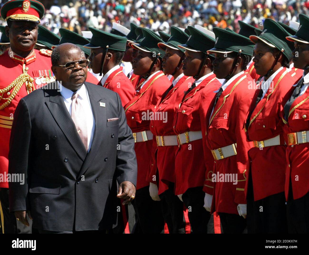 President benjamin mkapa of tanzania hi-res stock photography and ...