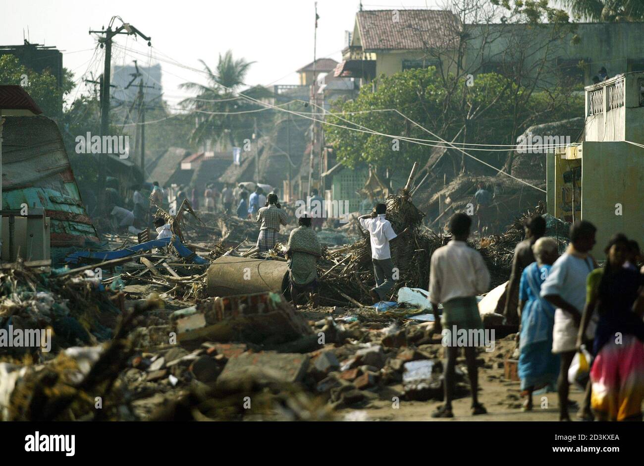 Tsunami waves india 2004 hi-res stock photography and images - Alamy