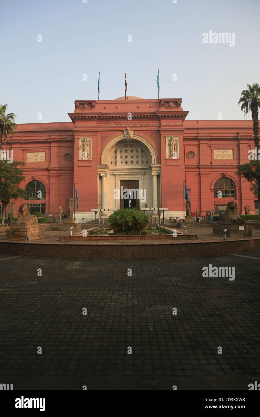 Facade and entrance of the Cairo Egyptian Museum Stock Photo - Alamy