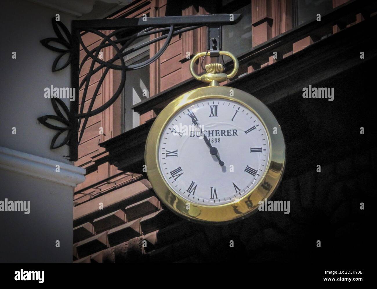 Two forty clock hi-res stock photography and images - Alamy